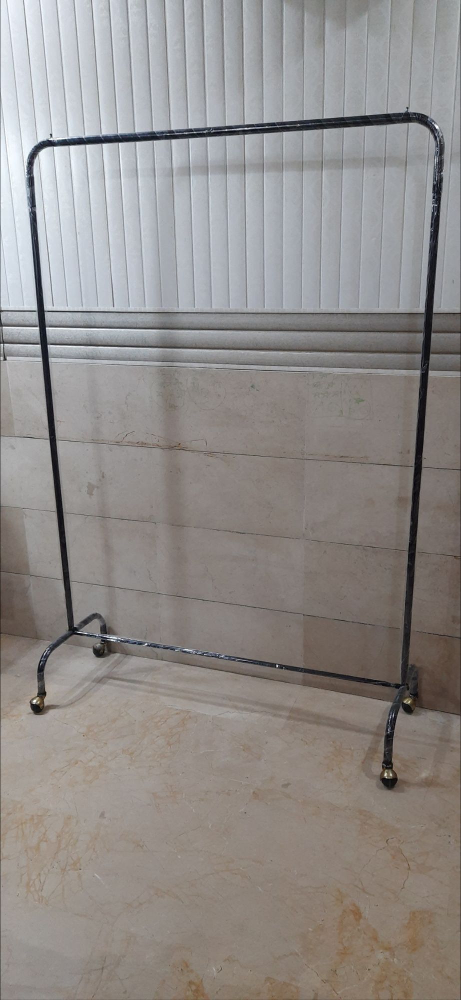 PORTABLE CLOTH HANGING STAND RACK STYLE FOR BOUTIQUE AND HOME | Daraz.pk