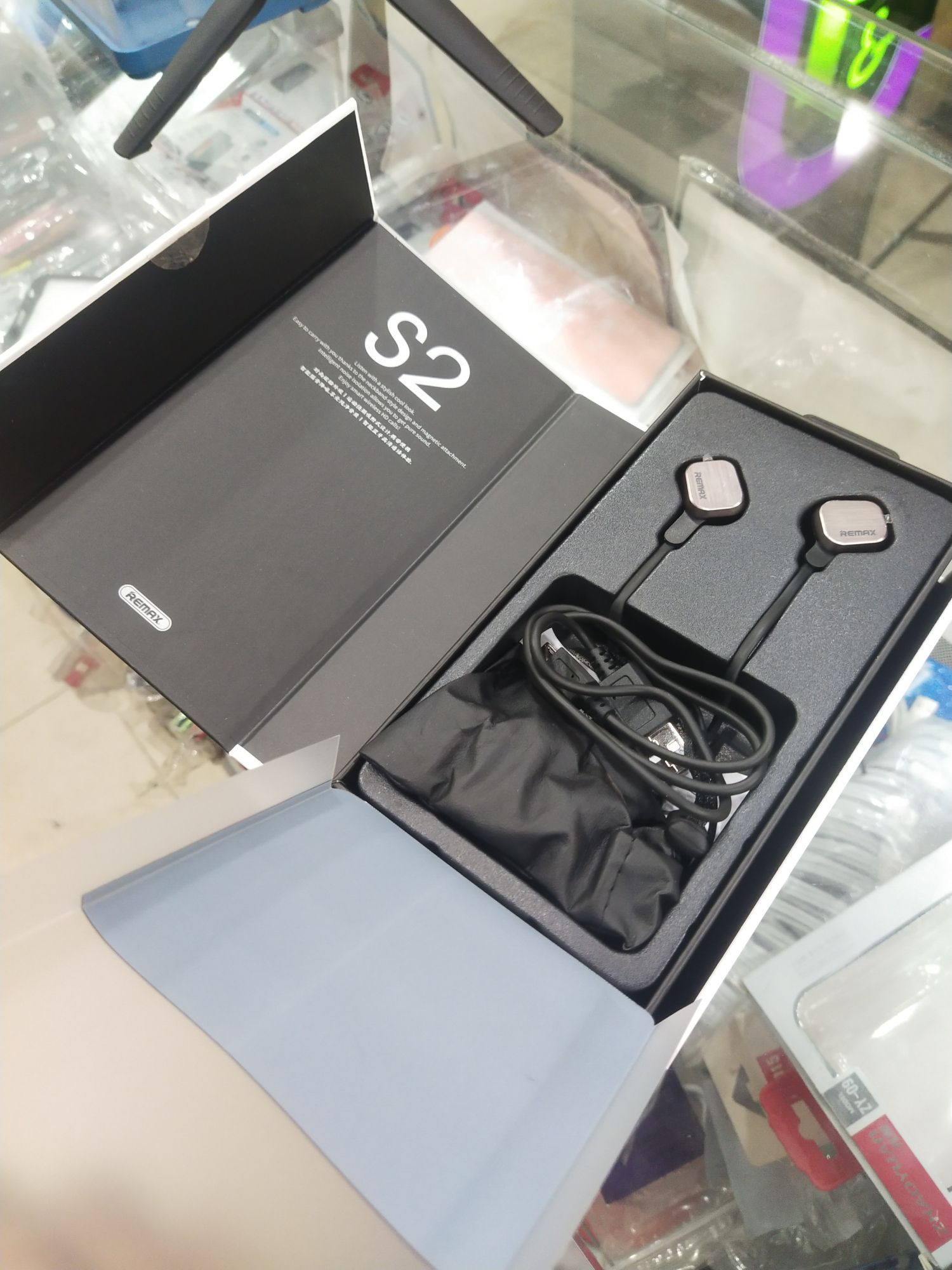 Remax S2 Magnet sports Bluetooth | Daraz.pk