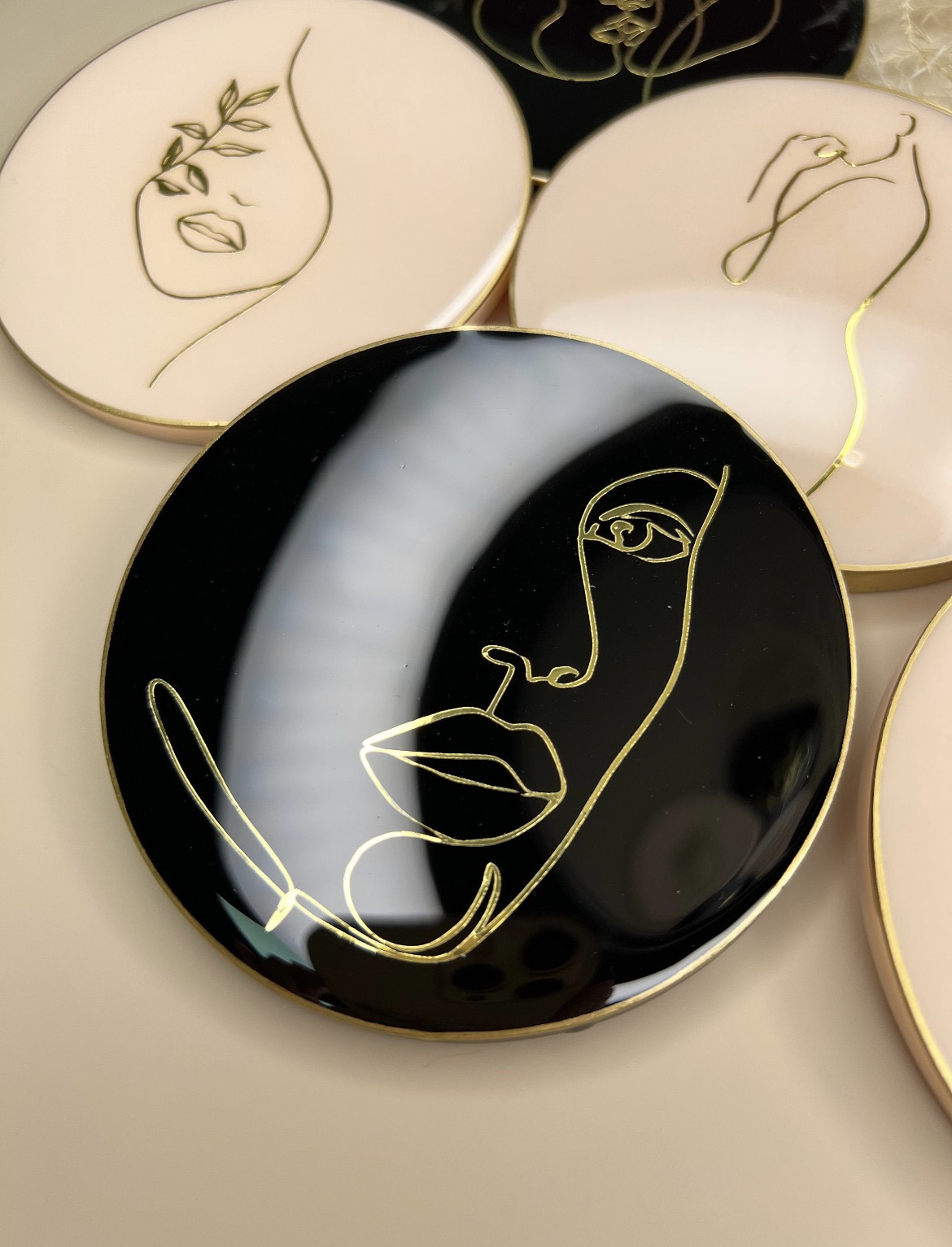 Handmade continuous line art decal resin coasters | interior design ...