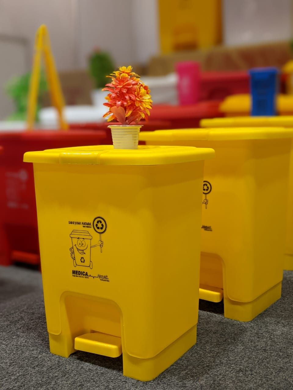 Small dustbin 12 litre many colors | Daraz.pk