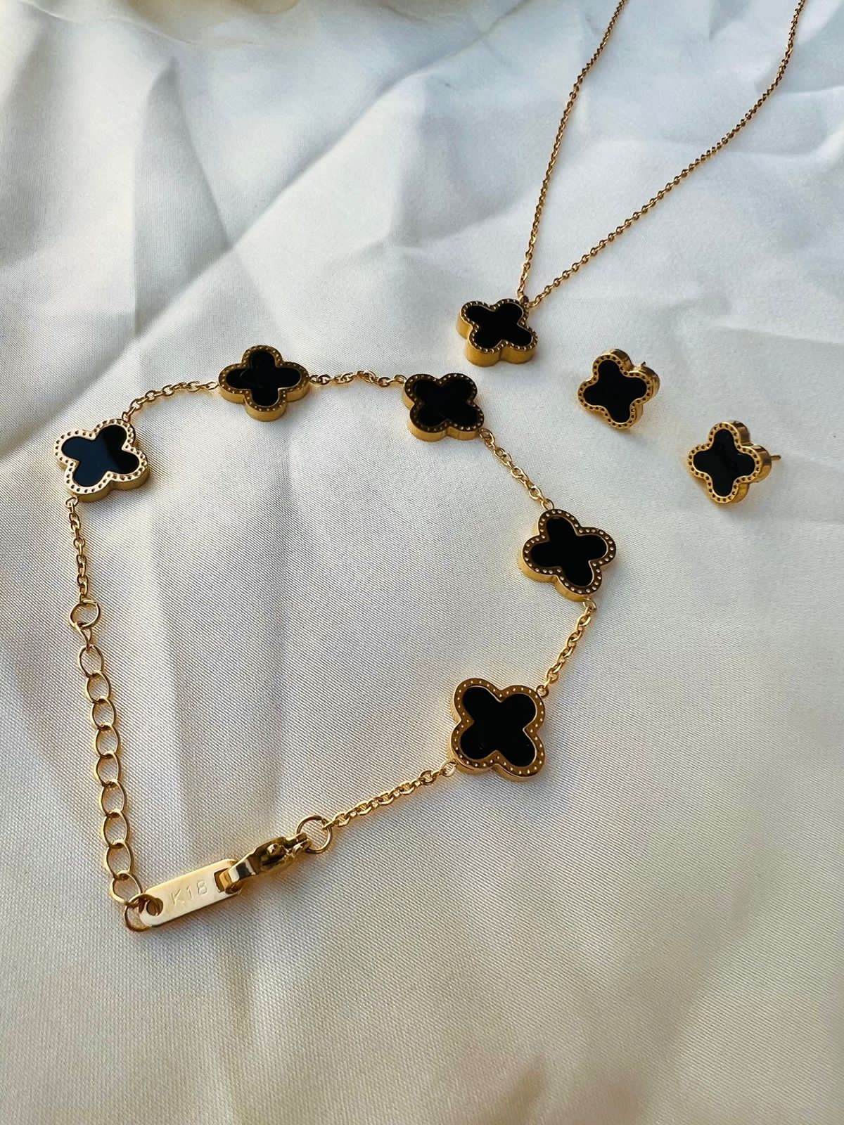 van cleef locket set (3 piece) | Daraz.pk