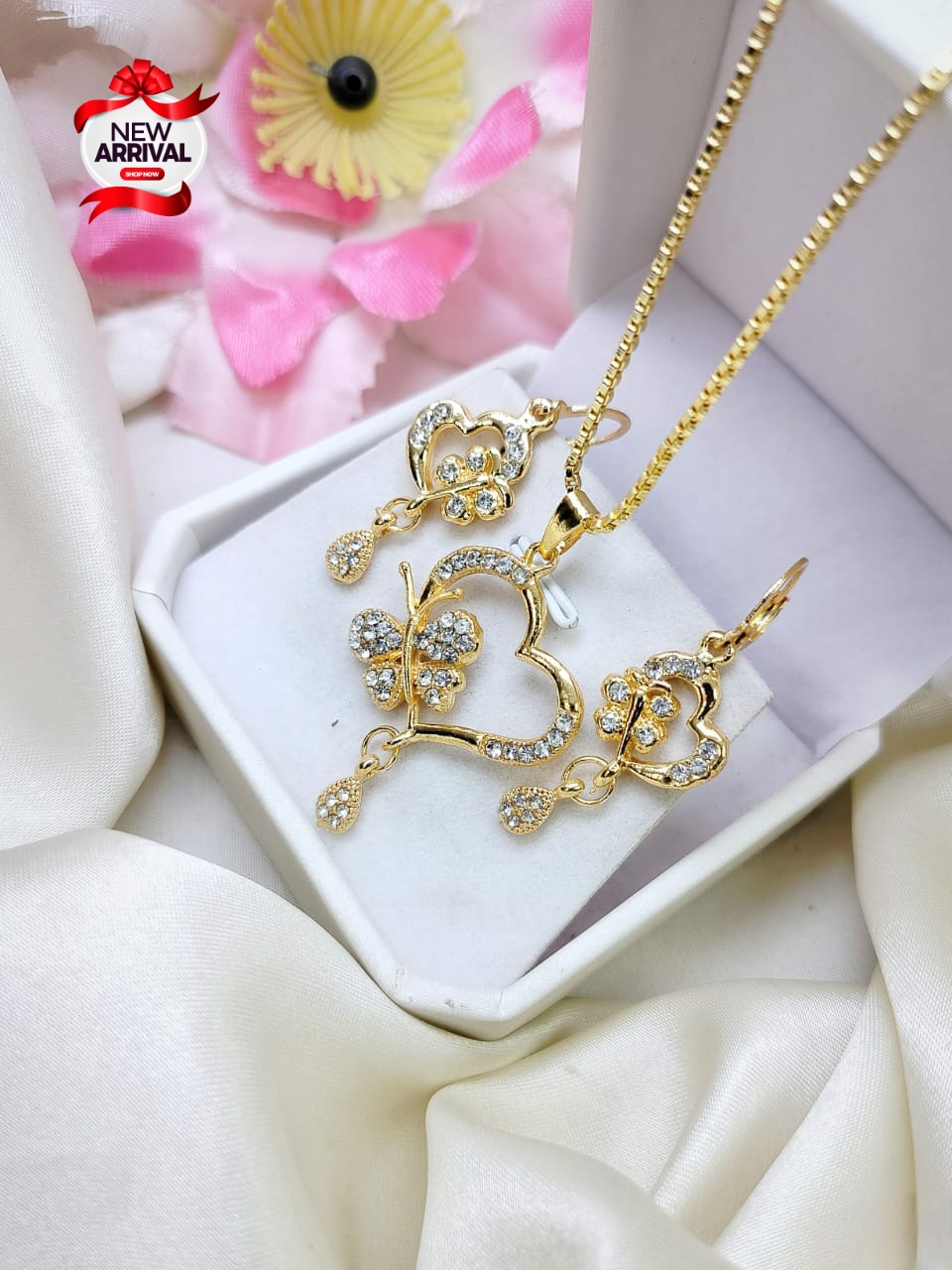 New Fancy Locket Set For Girls Gold Plated Nagina locket Set High ...