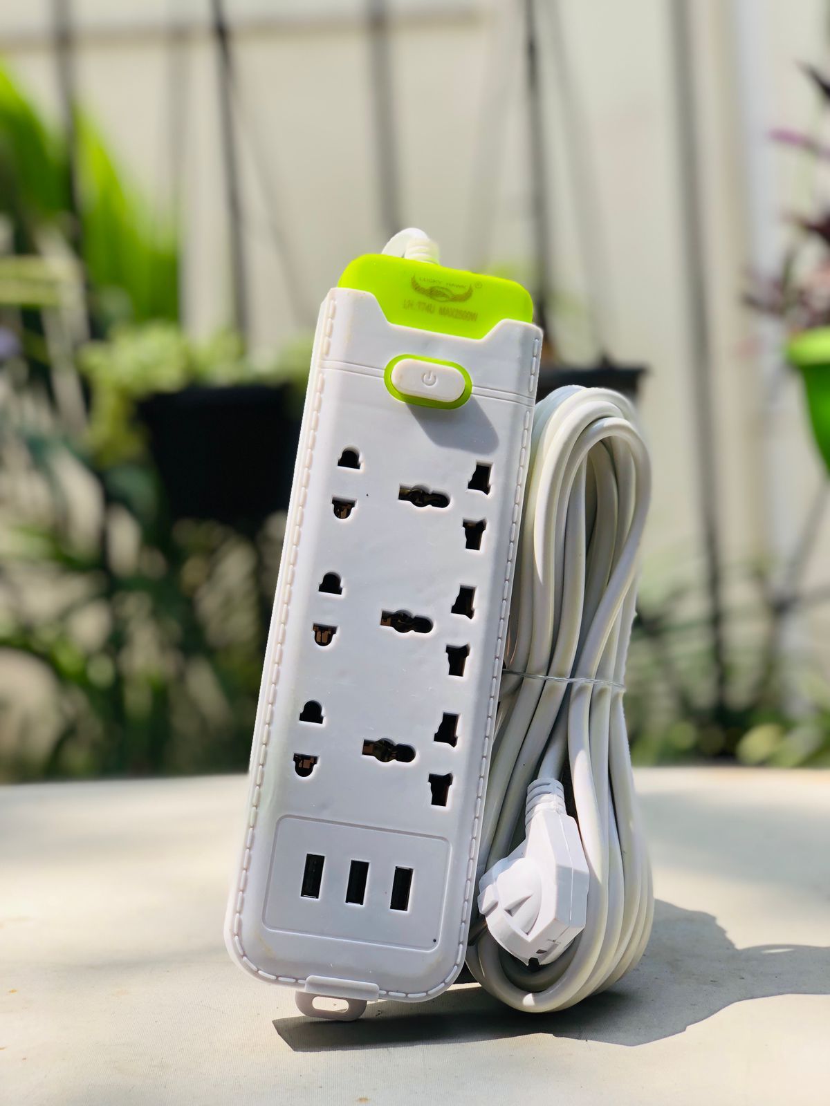 Extension lead cooper 5 meter with three portable usb/Three shoo lead ...