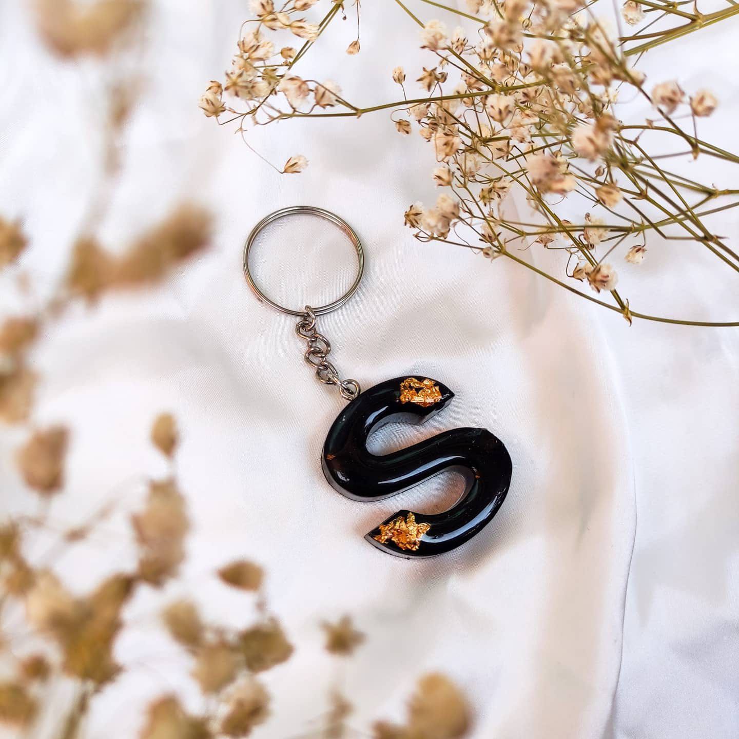 Customized Alphabet Resin Keychains | Daraz.pk