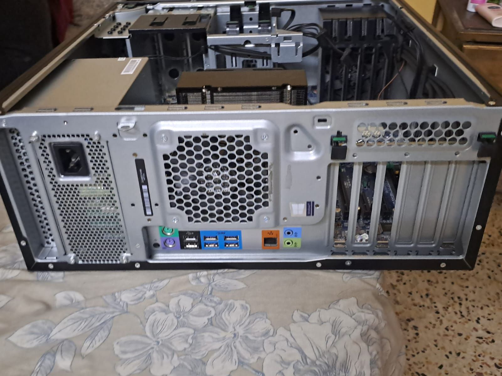 hp Z440 tower workstation ,xeon e52650 v4,12 cores 24 thread,700 watt ...
