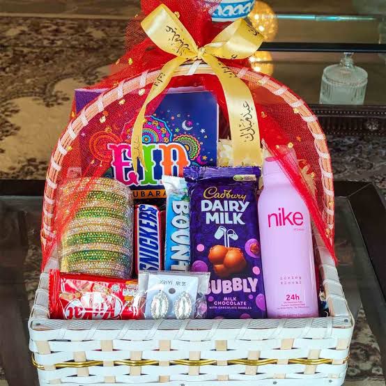 Traditional Gift Basket beautiful basket filled with a variety of ...