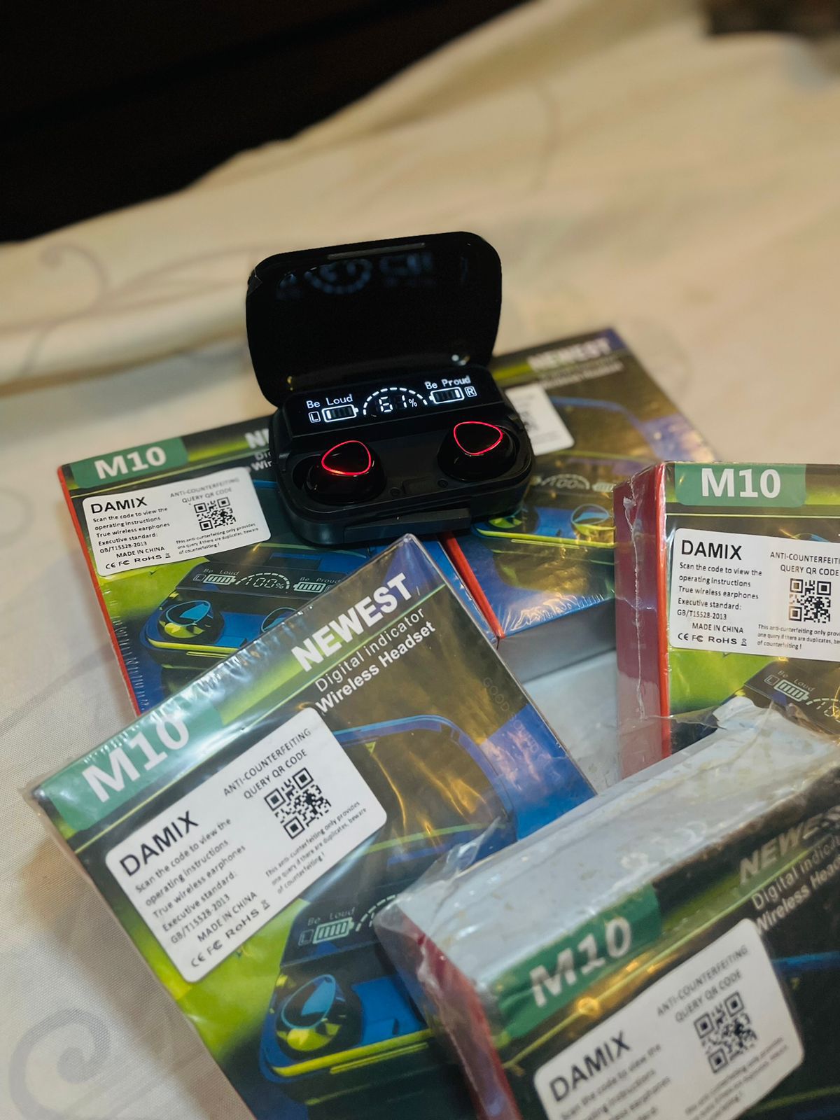 M10 Damix original Earbuds with 5000mah power Bank | Daraz.pk