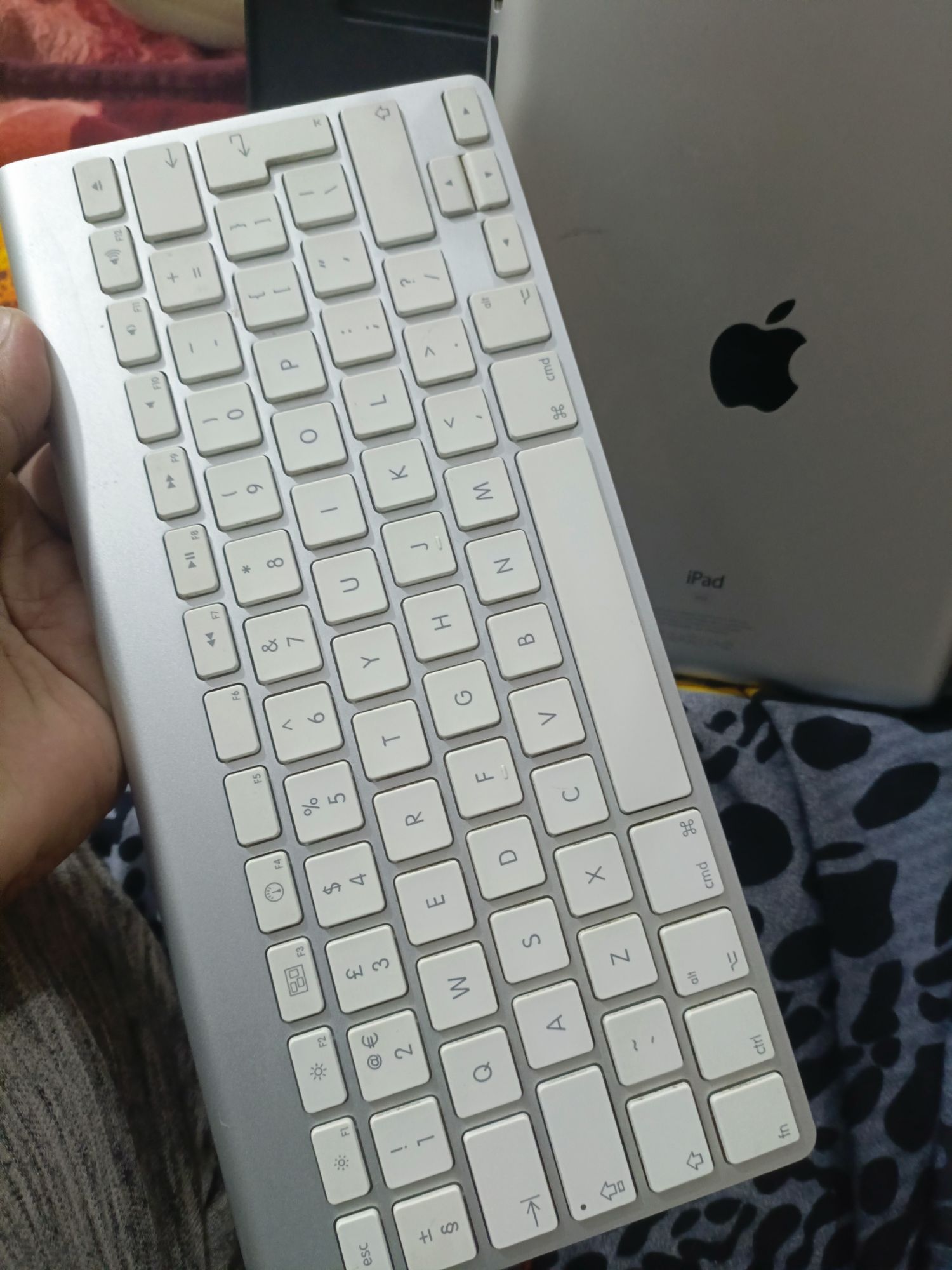 Magic keyboard Apple import from UK blutooth | Daraz.pk