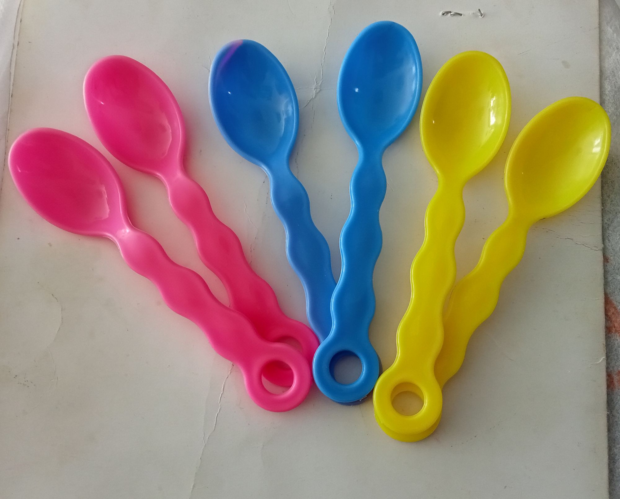 Pack of 6 Tableware Plastic Spoon Set.Multicolour Plastic Spoon Set ...