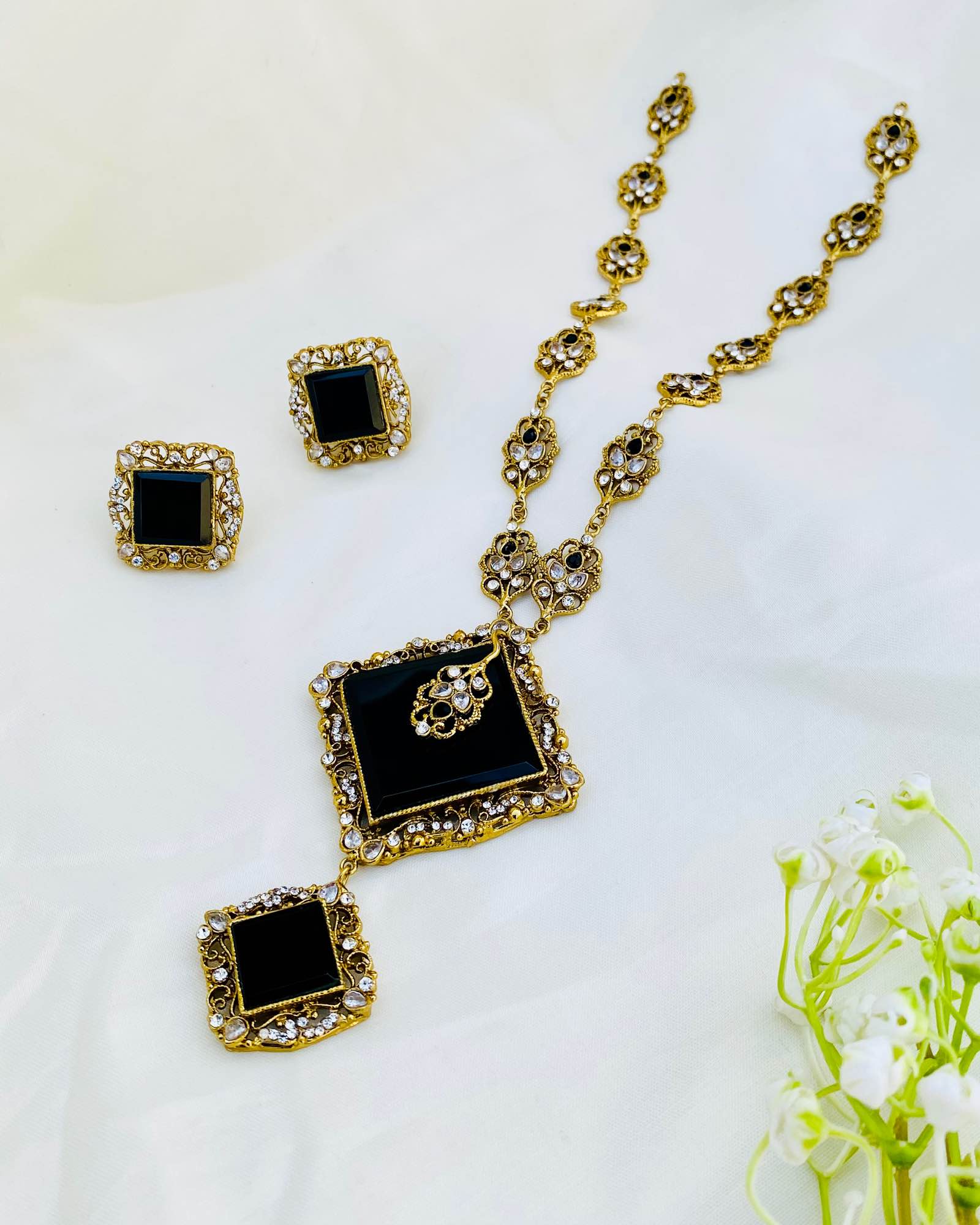 New Stylish Stone Maala Necklace Set with Stud Earrings for Girls Party ...