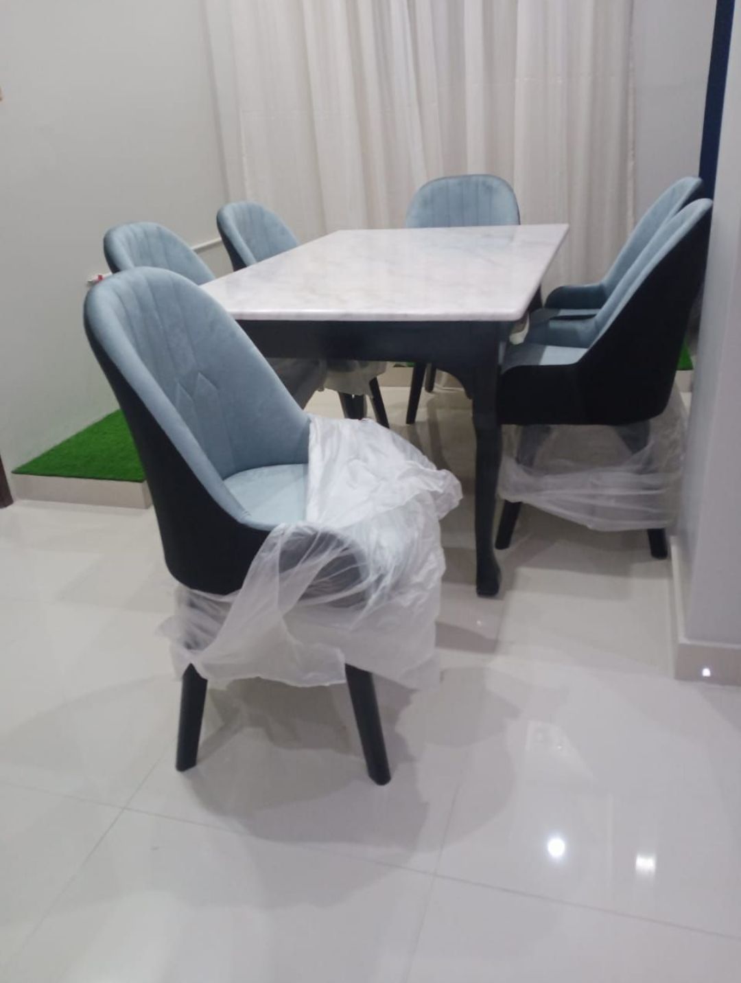 four seater dinig table set, marble top textured dinig table top ...