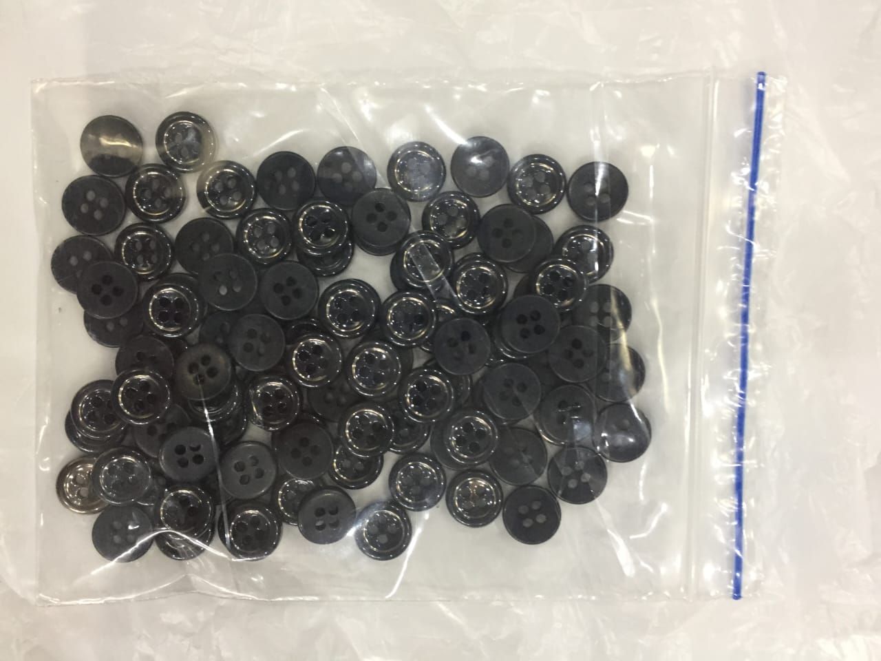 Shiny black plastic buttons 4-hole 100-piece pack | Daraz.pk