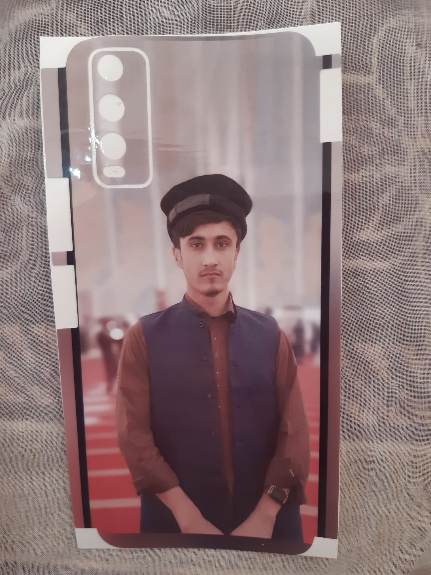 mobile back side pe apni pictures lagaye daraz pe order karke 0305 ...