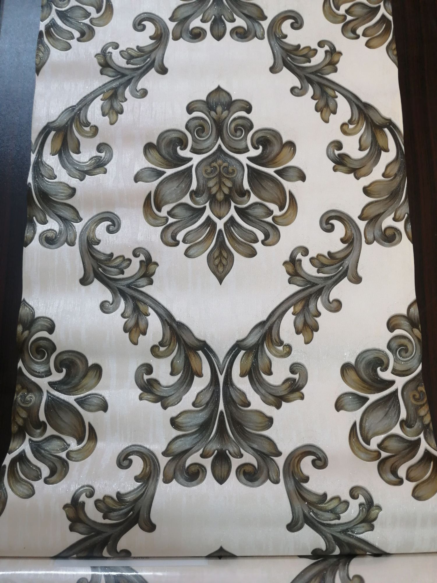 Wallpaper roll (0.53m by 9.5m) for room walls | Daraz.pk