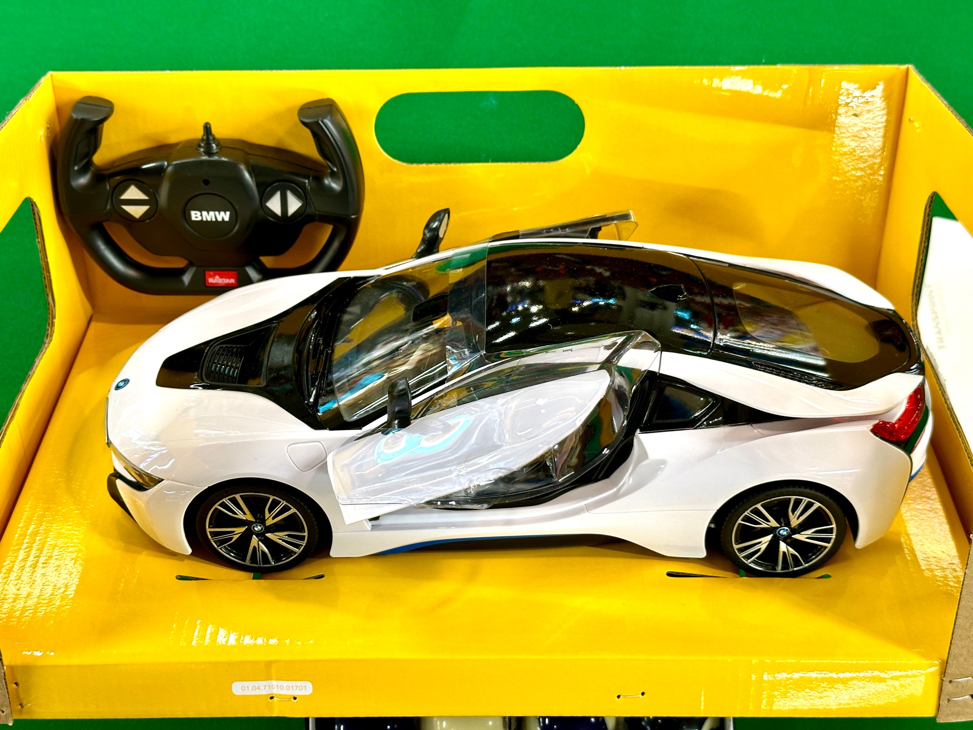 BMW i8 (12.5 in) Scale Metal Body Licensed Model Remote Control Car ...